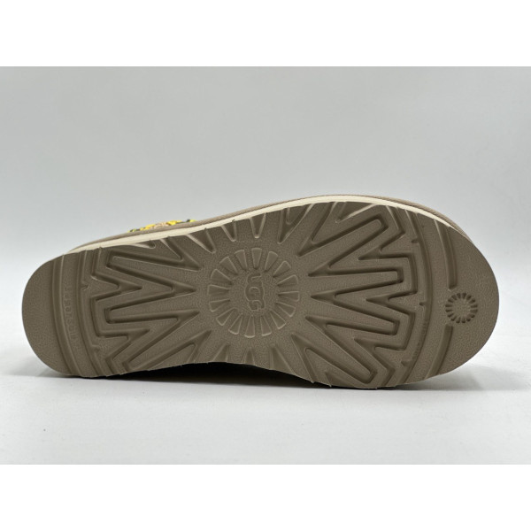 Classic Ultra Mini Braid Plat Boot Sand - купить в интернет-магазине.